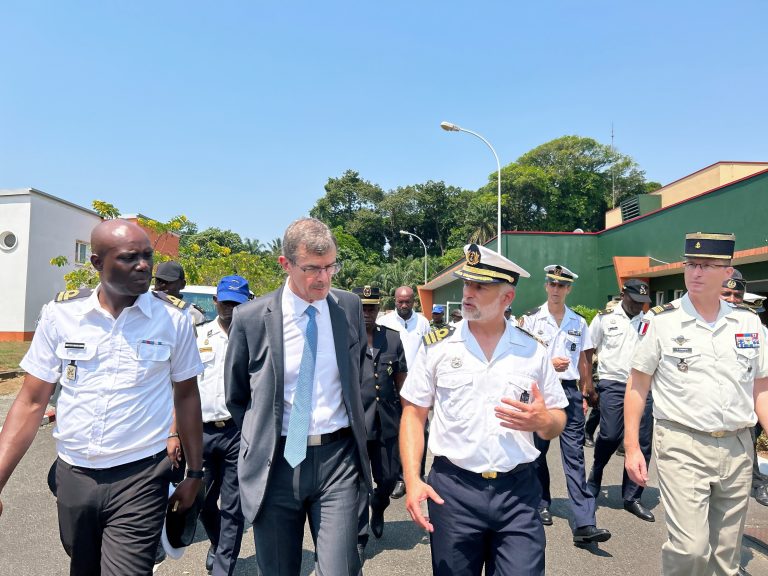Visite officielle de l’ambassadeur de France et de l’attaché de défense ...